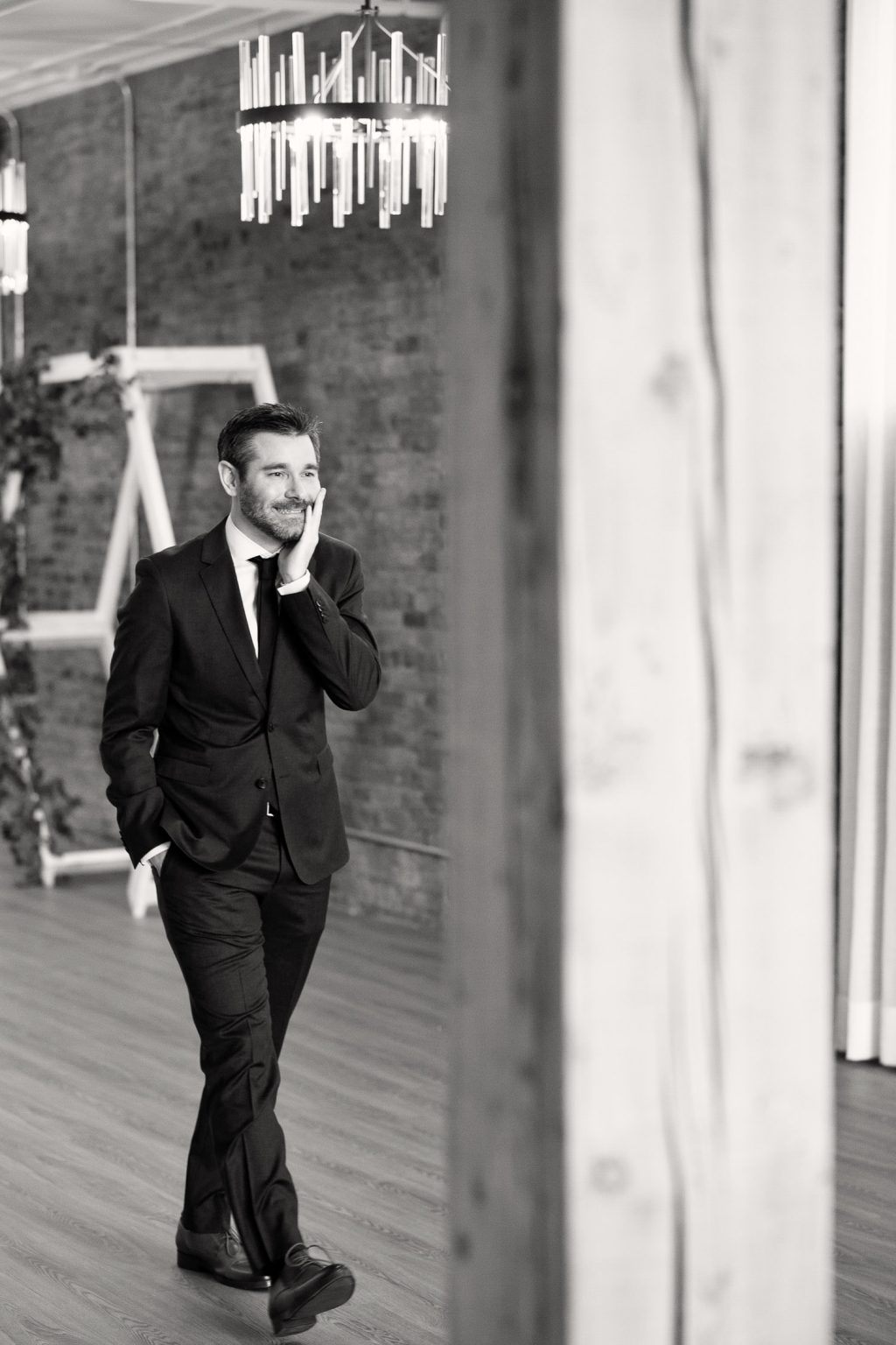 Top 5 reasons to do a first look - Tara Whittaker Photography