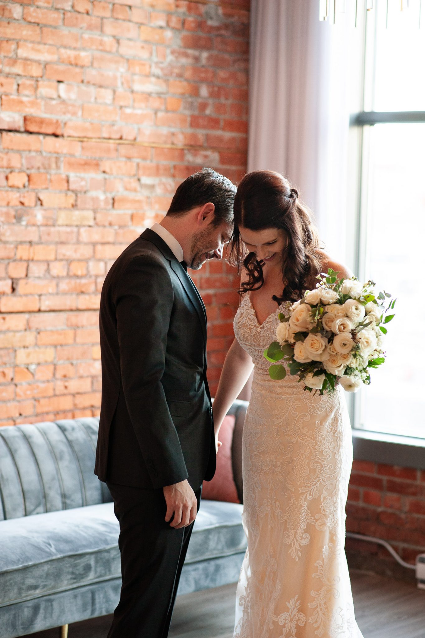 Top 5 reasons to do a first look - Tara Whittaker Photography